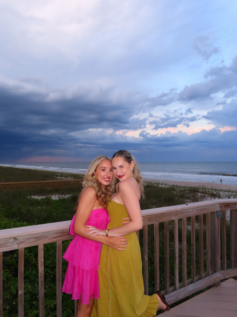 Hailey and Kailey | America's Favorite Couple